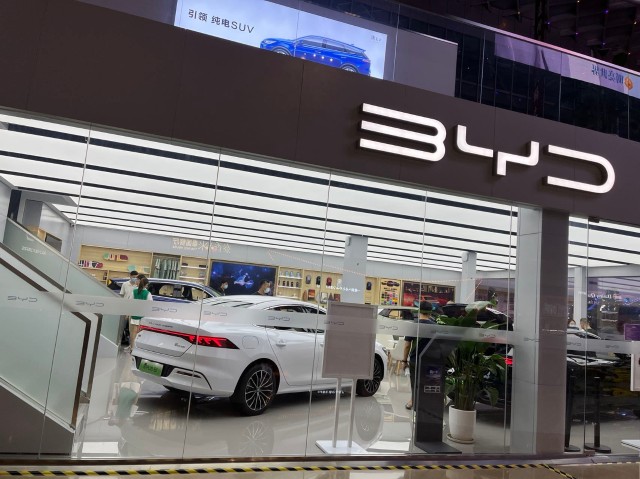 商超店进攻4S店，比亚迪的渠道内战_财富号_东方财富网
