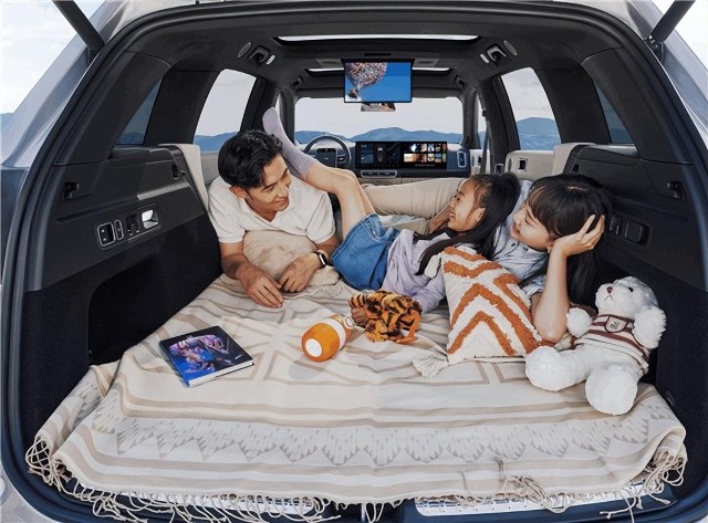 配置“大床”和全场景智能辅助驾驶，理想L7追赶上小鹏G9了吗？_财富号_东方财富网