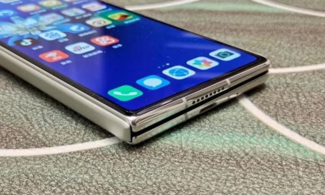 超三百万人预定华为mateX2！黄牛党已介入 最高炒至四五万_财富号_东方财富网