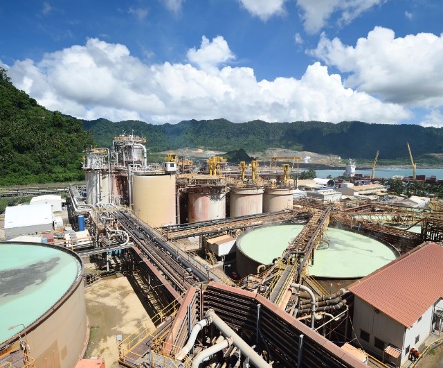 金价仍在高位，股价却跌至5年低点，这家金矿巨头可以抄底吗？_财富号_东方财富网